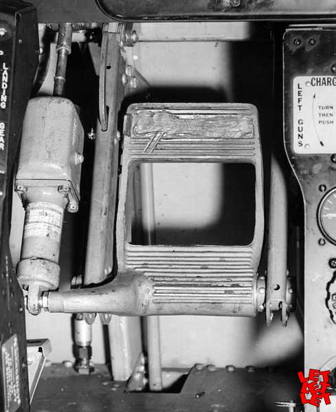 F2G-1 Super Corsair factory Goodyear - Gmodel Art