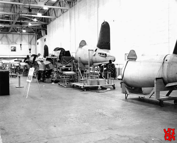 F2G-1 Super Corsair factory Goodyear - Gmodel Art