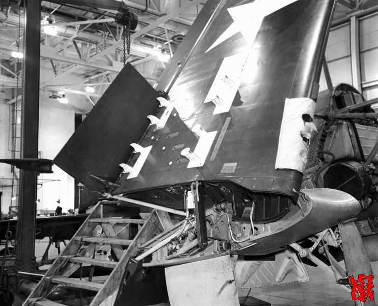 F2G-1 Super Corsair factory Goodyear - Gmodel Art