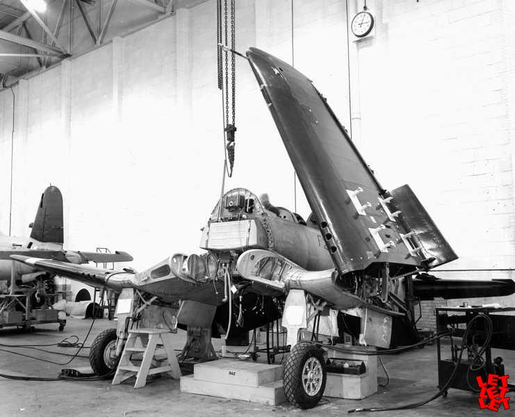 F2G-1 Super Corsair factory Goodyear - Gmodel Art