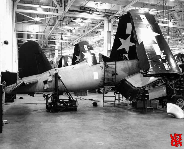 F2G-1 Super Corsair factory Goodyear - Gmodel Art