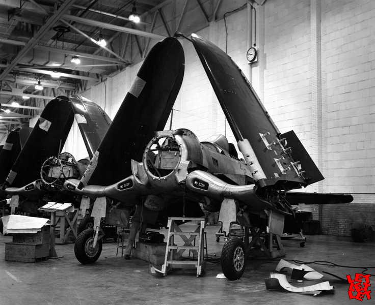 F2G-1 Super Corsair factory Goodyear - Gmodel Art